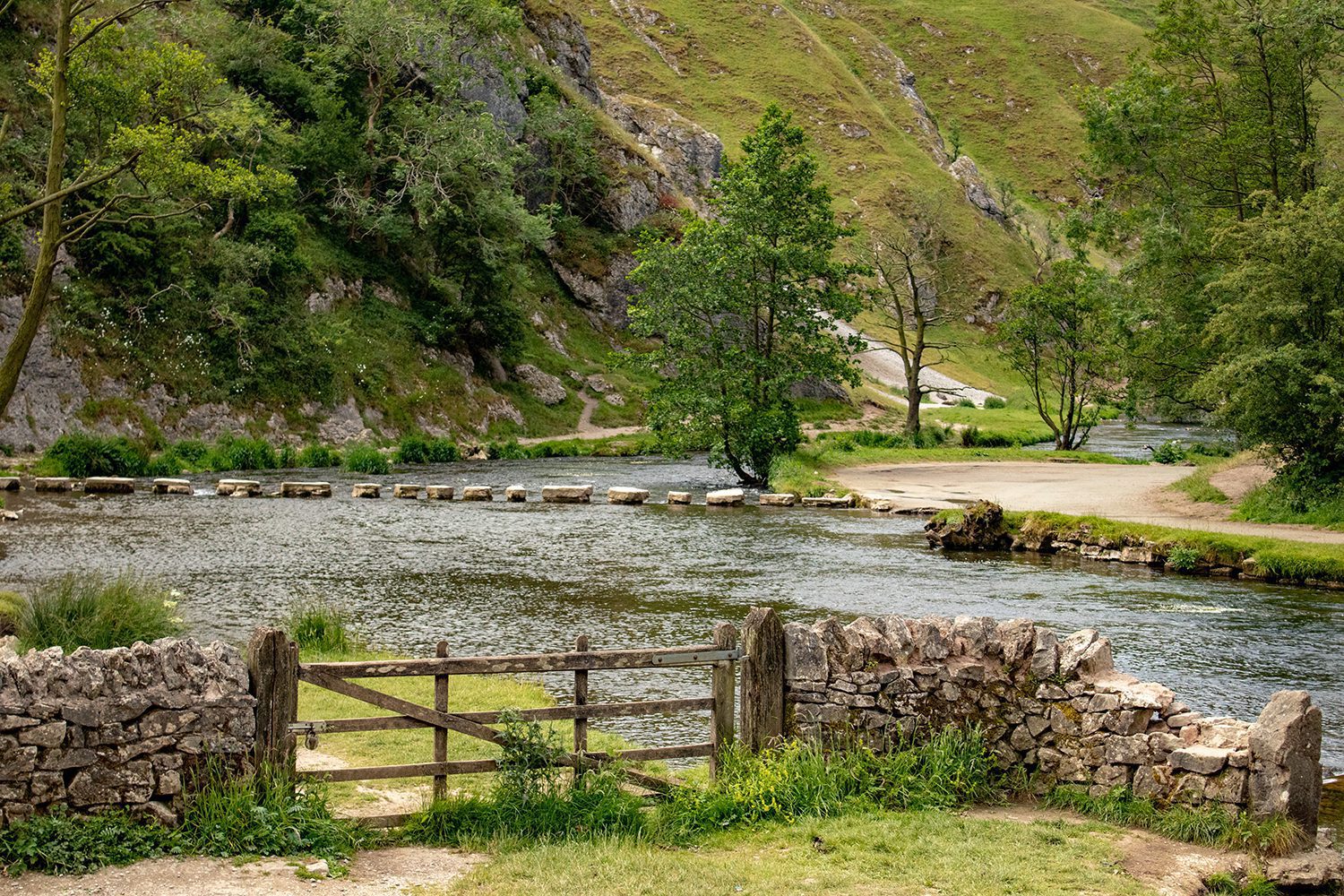 Wandelen door Dovedale vanuit Ilam | Wandeldingen.nl